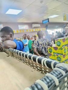Hardship: Long Queues For Bokku! Bread In Lagos