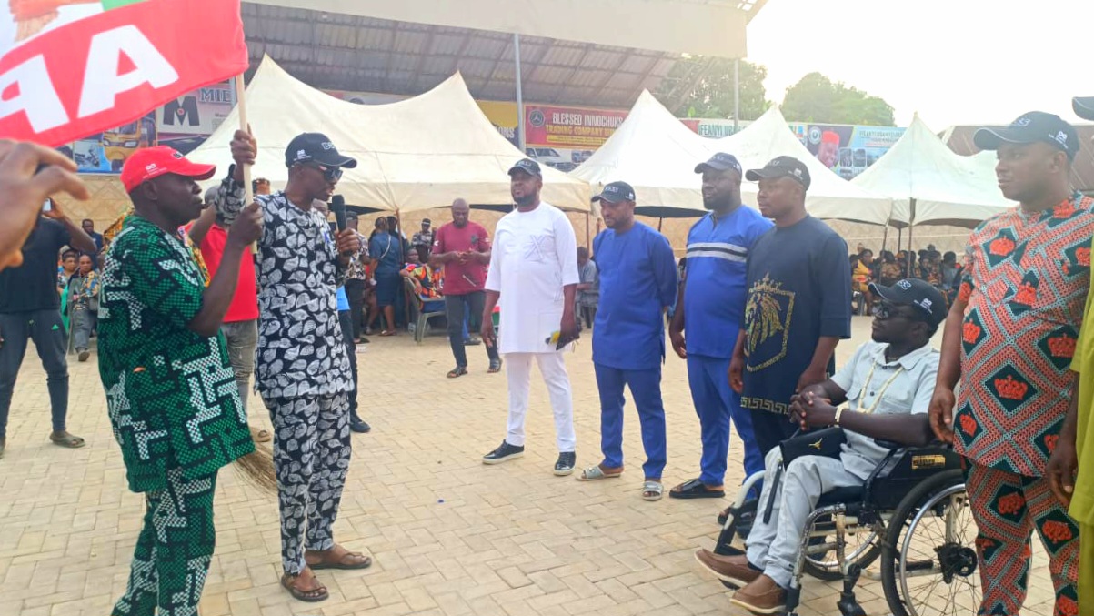 YPP Candidates In Nnewi Join APC, Declare Support For Paul Chukwuma